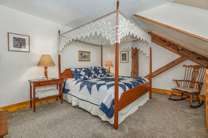 Pioneer Room @ Historic Bed+breakfast - Logan, UT