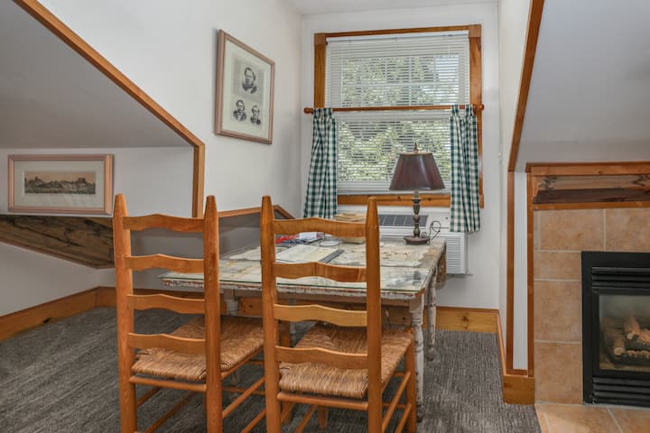 Pioneer Room @ Historic Bed+breakfast - Logan, UT