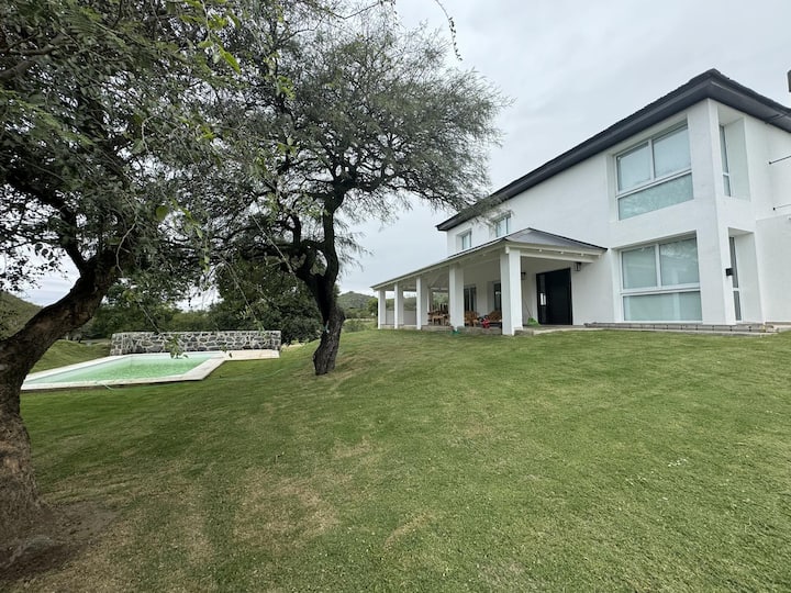 Casa Deluxe En Potrerillo De Larreta Country Club - Alta Gracia