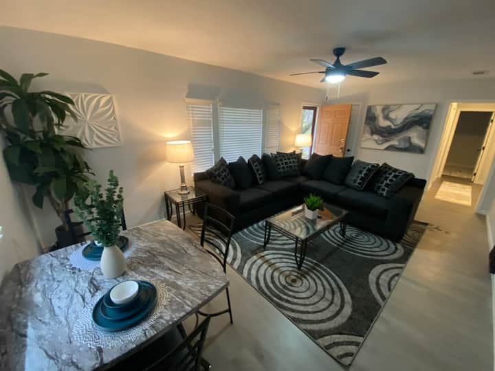 Newly Renovated 3/1 Modern Ranch - Akron, OH