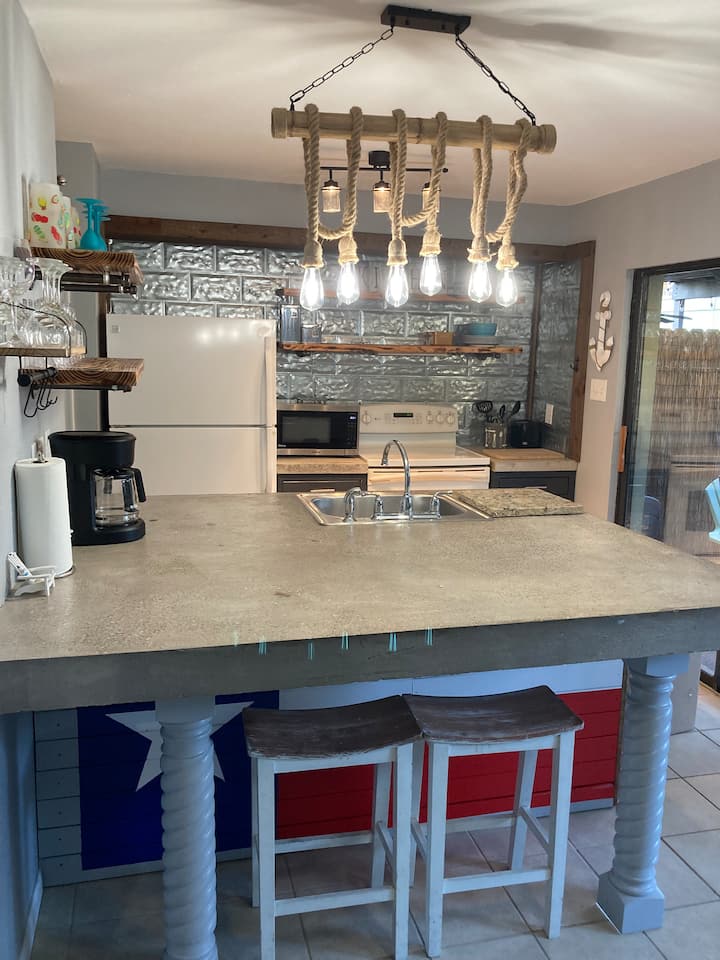 Near Stewart Beach, Cruise Port, & Walking To Utmb - Texas