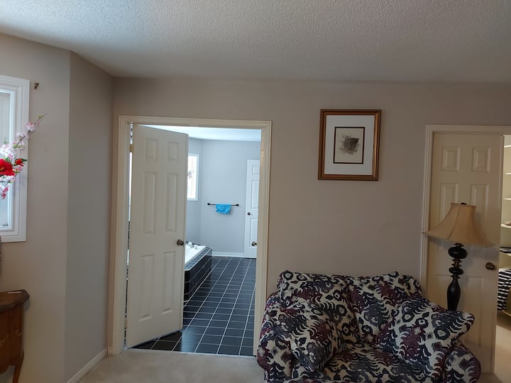 Lenny's Nest - Barrie