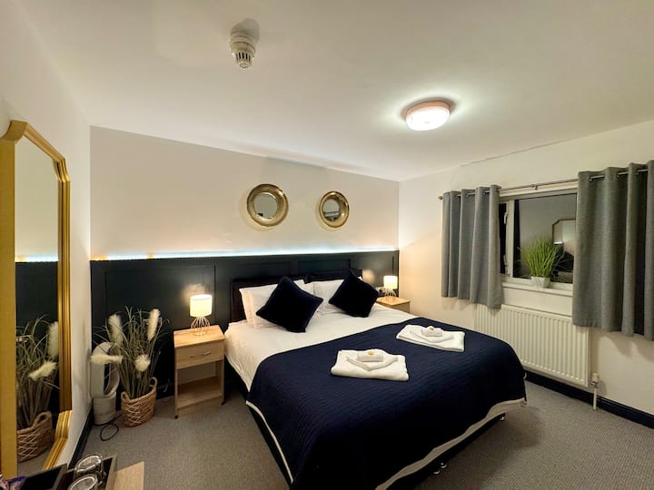 Your Home Away From Home (Family Room) - Llanelli