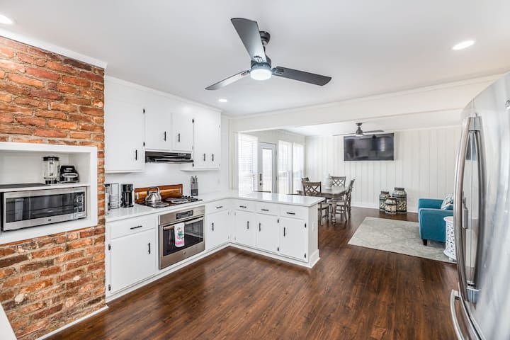 4- Br Country House Near Everything. 2 Acres - Greenville, SC