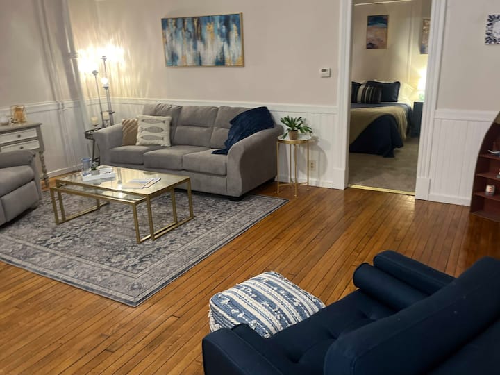 Beautiful Apartment By The Bay - Bay City, MI