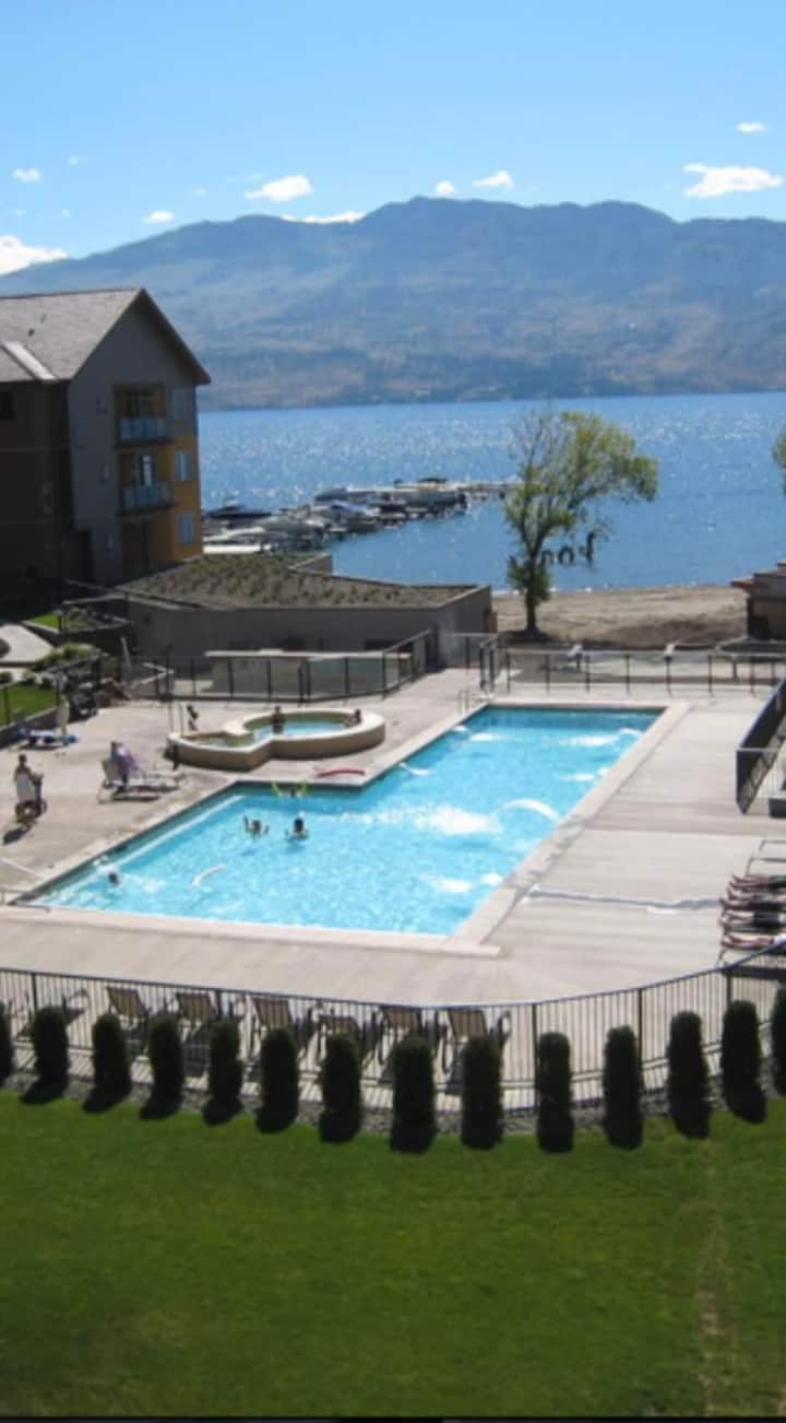 Barona Beach Lakeside Penthouse - Kelowna