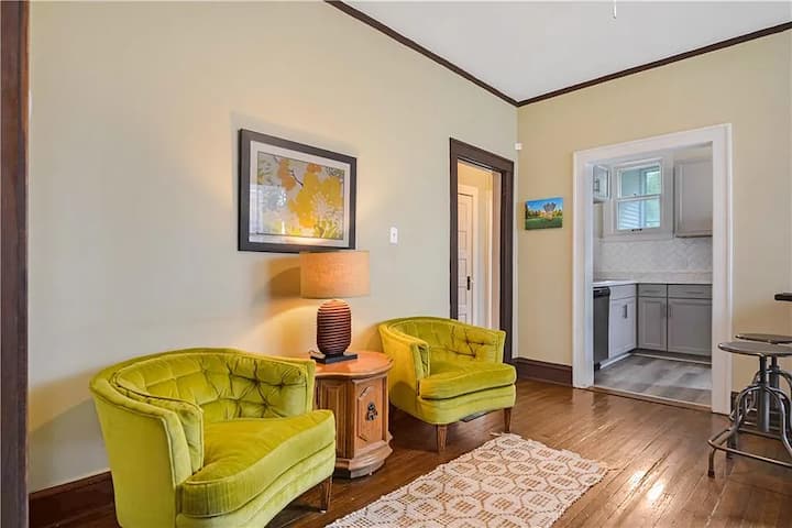 Quiet Southmoreland Lower Level - Kansas City, MO