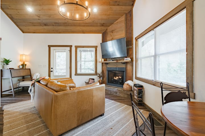 Close To Town | Private | Hot Tub - Blue Ridge, GA