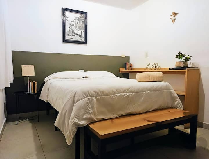 Habitación Confortable Tranquila Y  Céntrica. - Celaya