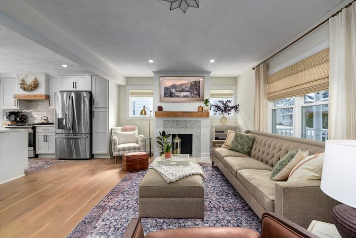 Luxury Lakewood Home: Sleeps 11 - Cleveland, OH