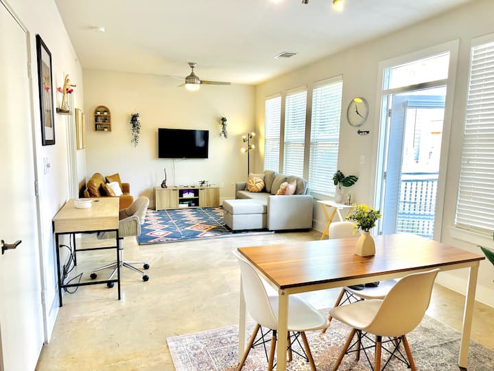 Cozy In A Great Location/perfect Gateway - San Antonio, TX