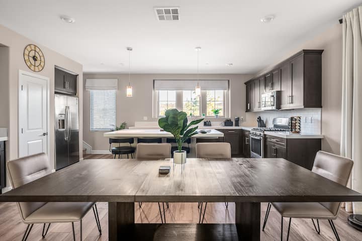 Spacious Townhome | Family-friendly | Near Beaches - San Diego, CA