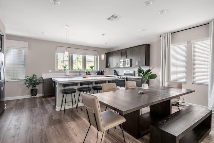 Modern Townhome - Perfect For Families & Groups - San Diego, CA
