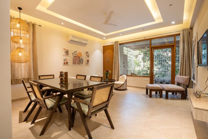 Homely Retreat With Living Room, Kitchen, Balcony. - Új-Delhi