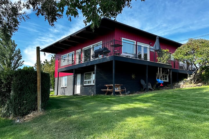 Big Red: Big Views Of Valley! - Yakima, WA