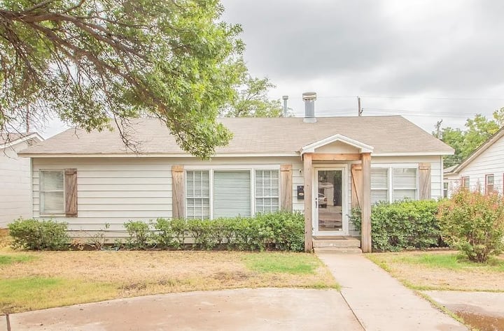 2 King Beds L 7 Min To Tech | Patio - Lubbock, TX