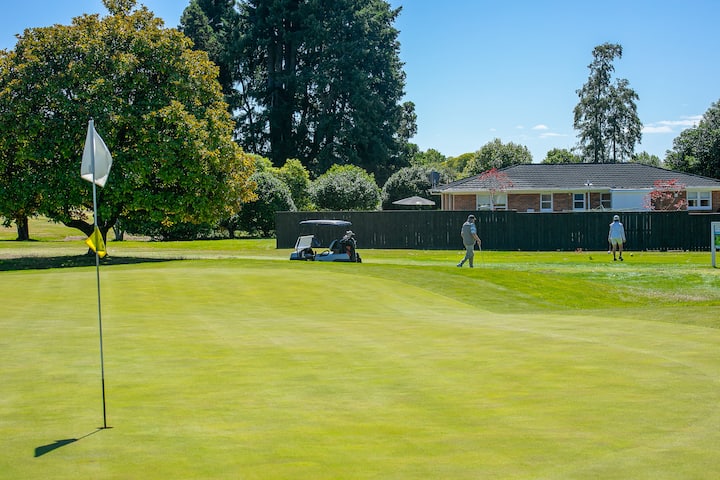 The Greenkeeper’s Cottage At Rotorua Golf Course - Rotorua