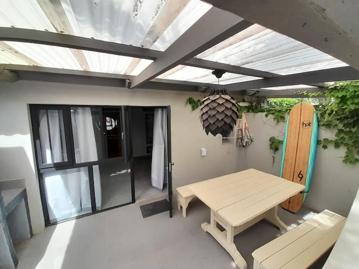 Open-plan Charm & Comfort - Somerset West