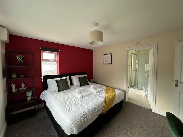 Flat With The View - Stroud