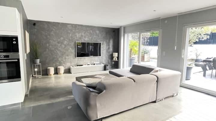 Chambre Avec Grand Dressing Et Bureau - Annemasse