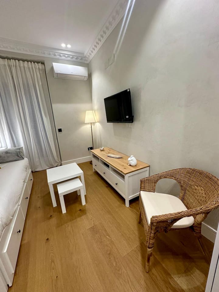 Nuevo Estudio En Calle San Pedro - Madrid