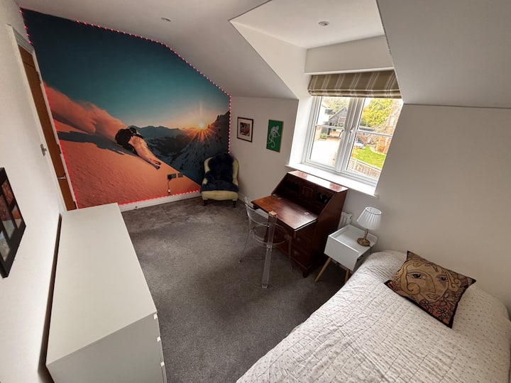Private Bedroom In Lovely House. - Basingstoke