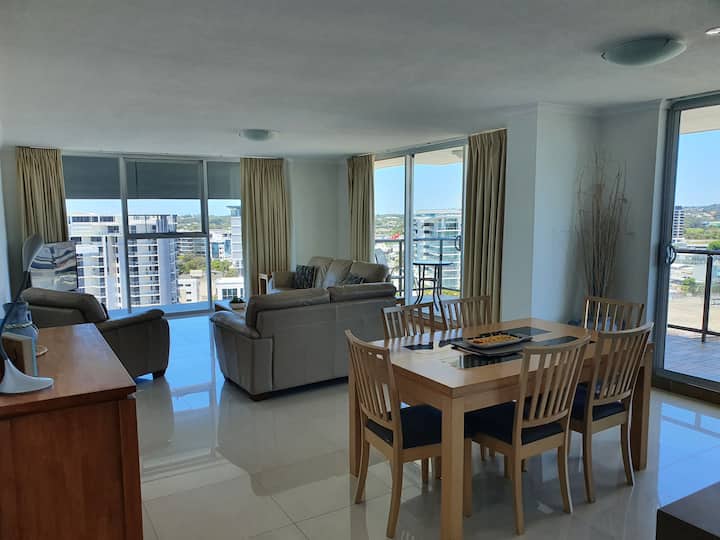 Sunny Air Con Apartment. - Maroochydore
