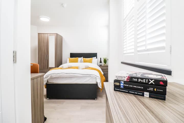 Centrally Located Studios - Southampton