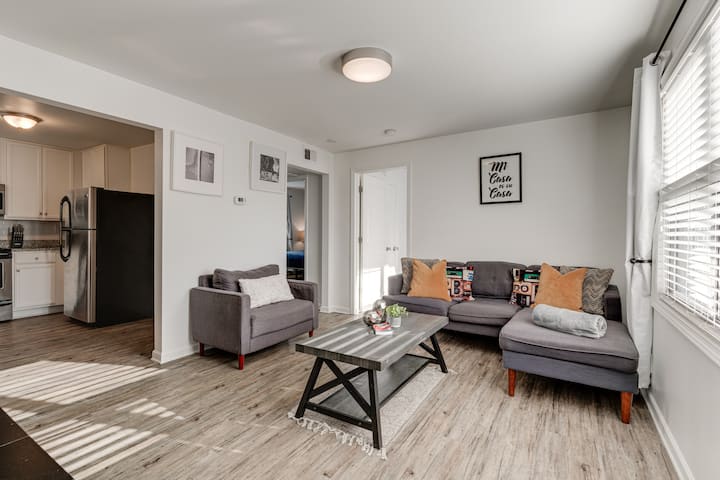 Cozy & Centrally Located 2br In Marathon Village - Nashville, TN