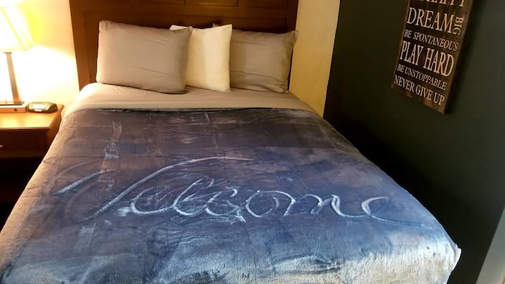 108 Osu King Bed Hotel Room - Stillwater, OK