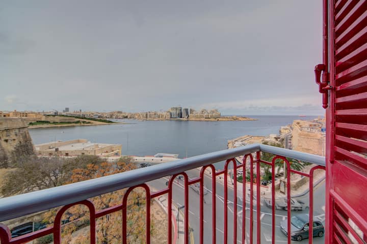 Unique Seafront Loft Overlooking Valletta's Views - La Valette