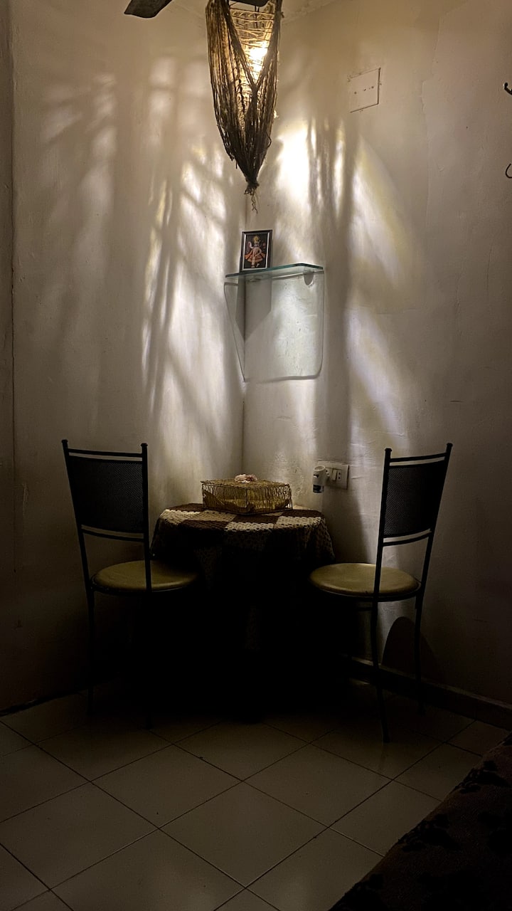Private Room In Prime Area - Ahmedabad