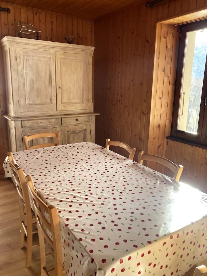 Appartement N° 3,
2 Chambres - Évian-les-Bains