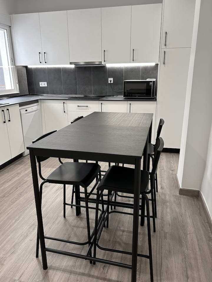 Bright Room With Balcony, City Center - Murcie