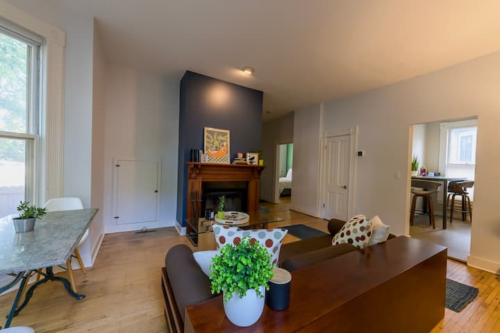 2 Bedroom Cathedral Hill
King, Full & Sofa Beds - Saint Paul, MN