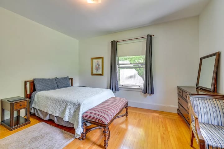 Davide's Place - Room 2 - Pittsfield, MA