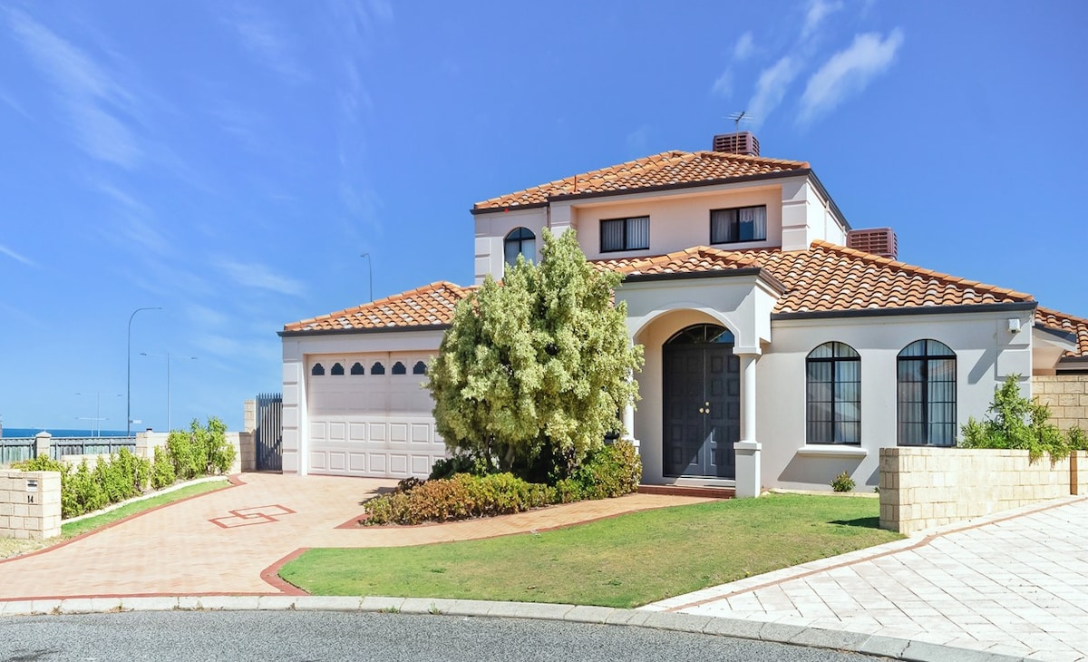 Perth Holiday Villas - Ocean Front - Houses for Rent in Ocean Reef ...