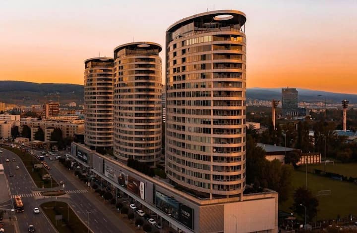 Skyline View 15th + Free Parking - Bratislava