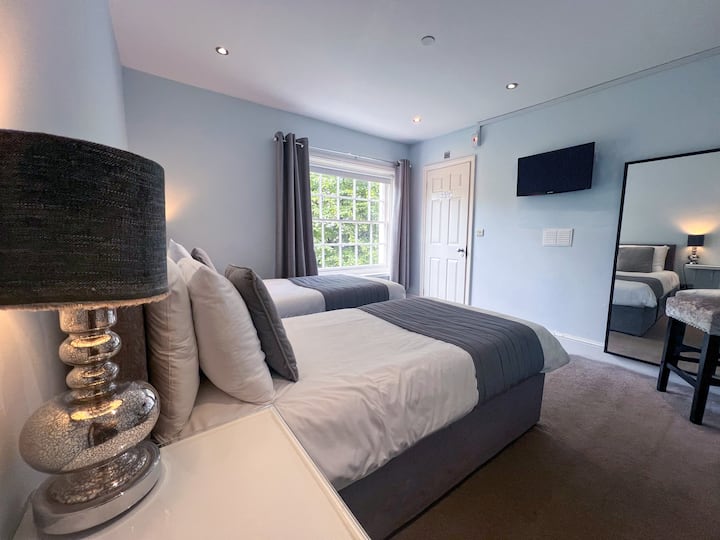 Joy 6 - King/twin Double Ensuite - Brighton