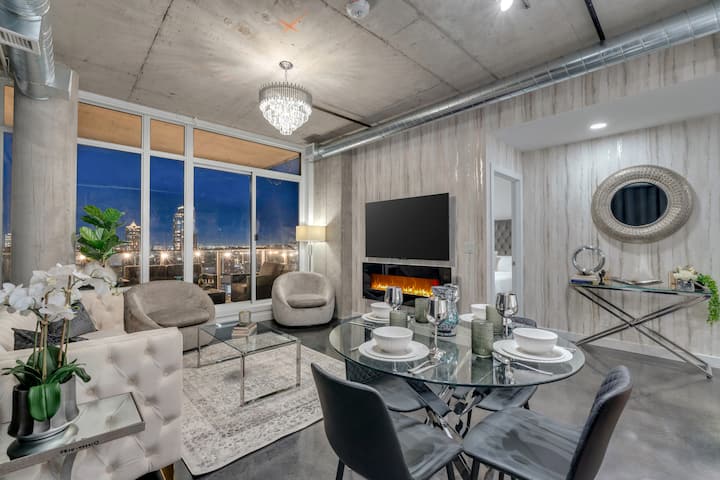 {Stella} 2 Bedroom~ Panoramic Views ~ Lux King Bed - Calgary