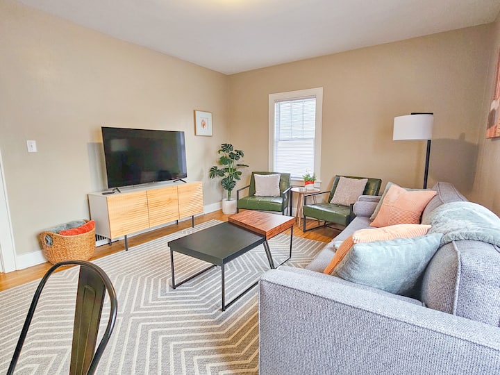 Bright & Cozy 2br Near Downtown & Capitol - Lansing, MI