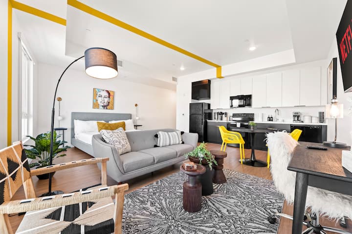 Stylish Studio With Sweeping City Views In Dtla - Vernon, CA