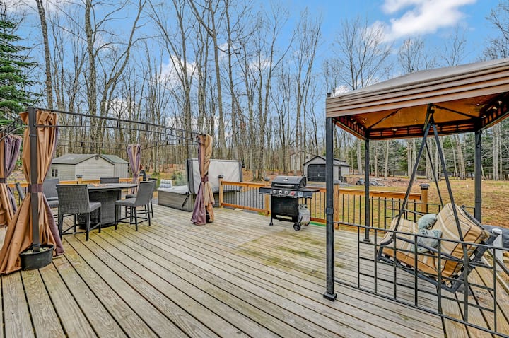 Pocono Ranch Hot Tub, Fireplace, Bbq & Fire Table - Towamensing Trails