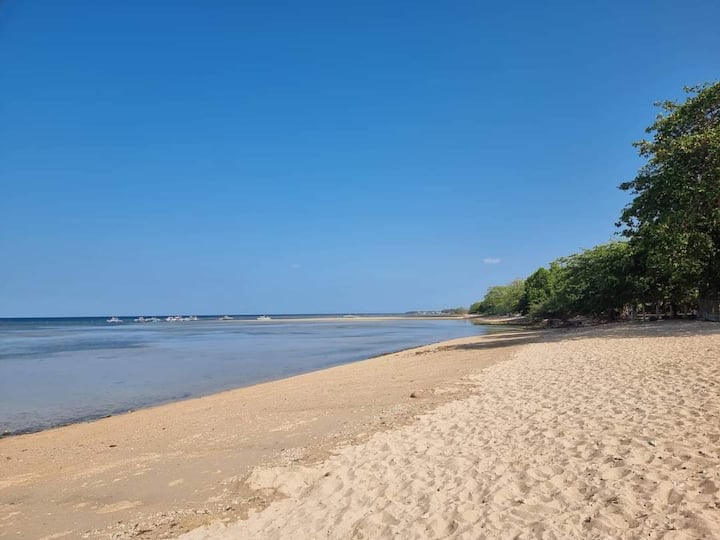 Beach Guesthouse W/ Swimmingpool - Calatagan