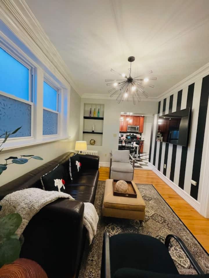 Chic & Only Steps 2 Nyc Train - New York City