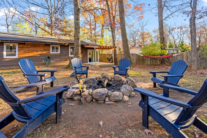 Lucky's Cabin | Ev Charger, Fire Pit, Pet Friendly - Rileyville, VA