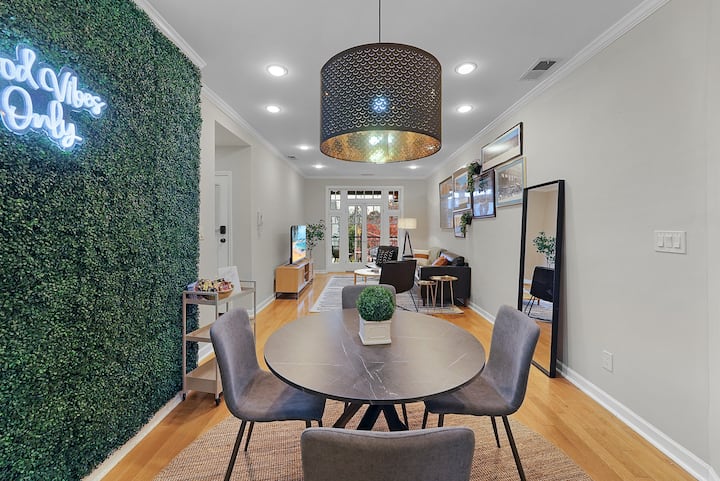 Stylish Escape | Balcony Views & Prime Location! - Kirkwood, MO
