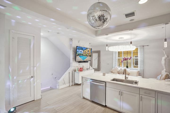 Downtown Delray Beach Oasis - Delray Beach, FL