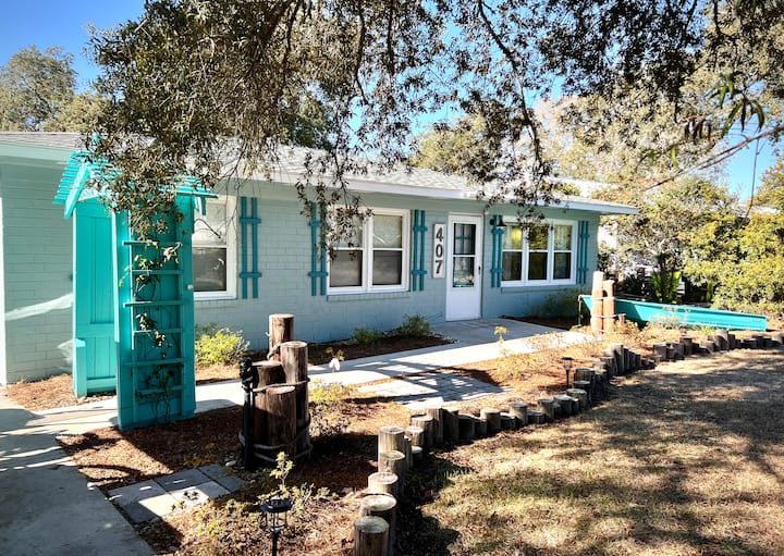 Coastal Bungalow • Walk Or Ride+golf Cart Included - Oak Island, NC