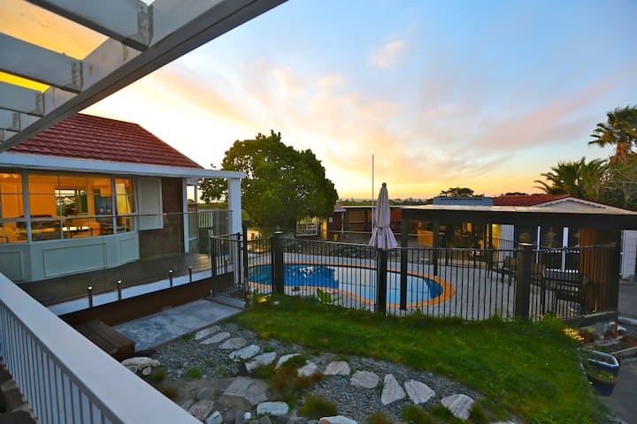 Unique Farm House In Totara Park - Auckland